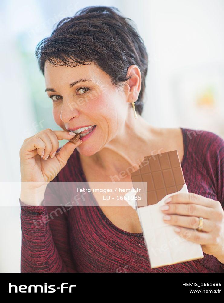 Hemis : Portrait of mature woman eating chocolate