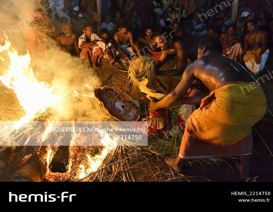 Hemis : India kerala kannur region mundiyat bhagavathi temple pottan ...