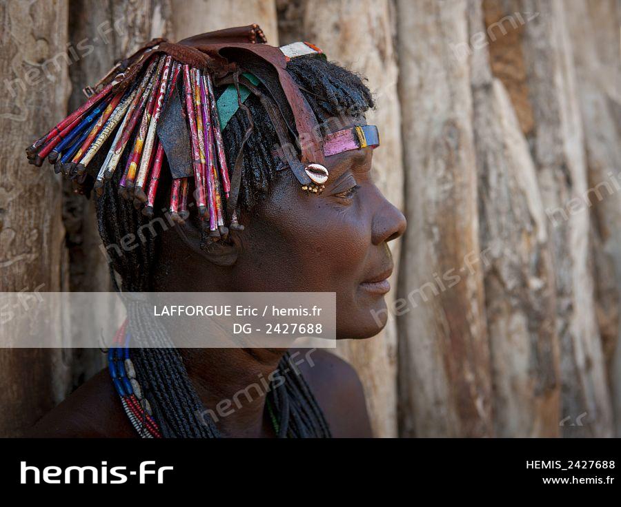 Hemis : Angola cunene soba mucawana woman kapapo headdress made of ...