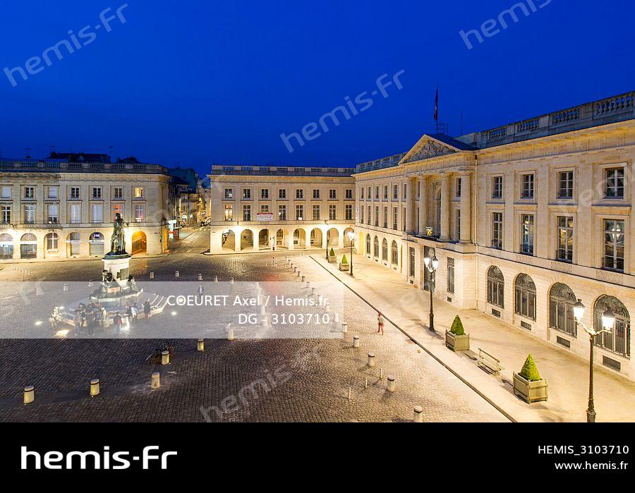Hemis : France marne reims vue generale place royale statue louis xv