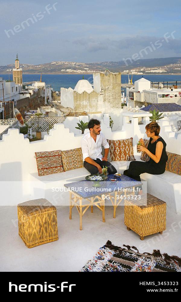Hemis : Maroc region tanger tetouan tanger hotel dar nour couple assis ...