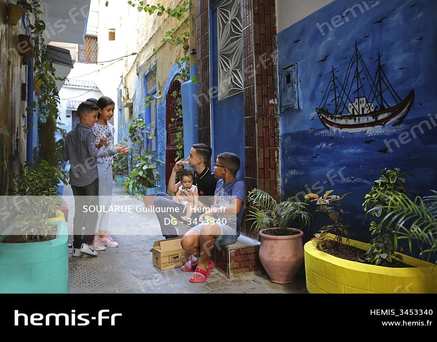 Hemis : Maroc region tanger tetouan tanger enfants ruelle medina ...