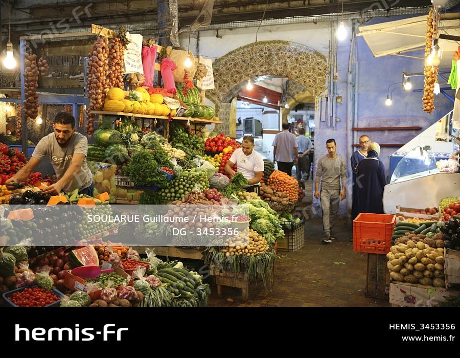 Hemis : Maroc region tanger tetouan tanger marocains faisant courses ...