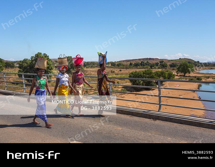 Hemis stock photo agency specialized travel, tourism, nature and ...