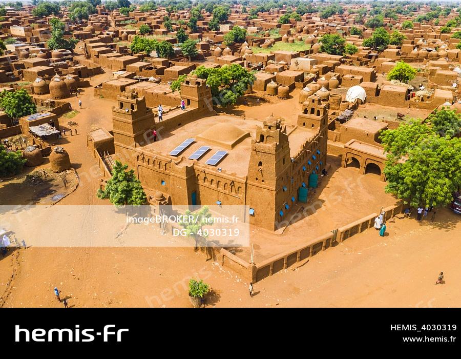 Hemis : Vue aerienne vue locale mosquee yama architecture soudano ...