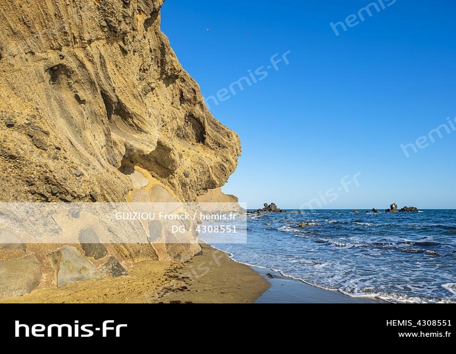 Hemis : France herault cap agde falaises volcaniques plagette