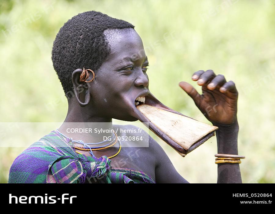 Hemis : Ethiopie basse vallee omo unesco kibisch tribu surma femme ...